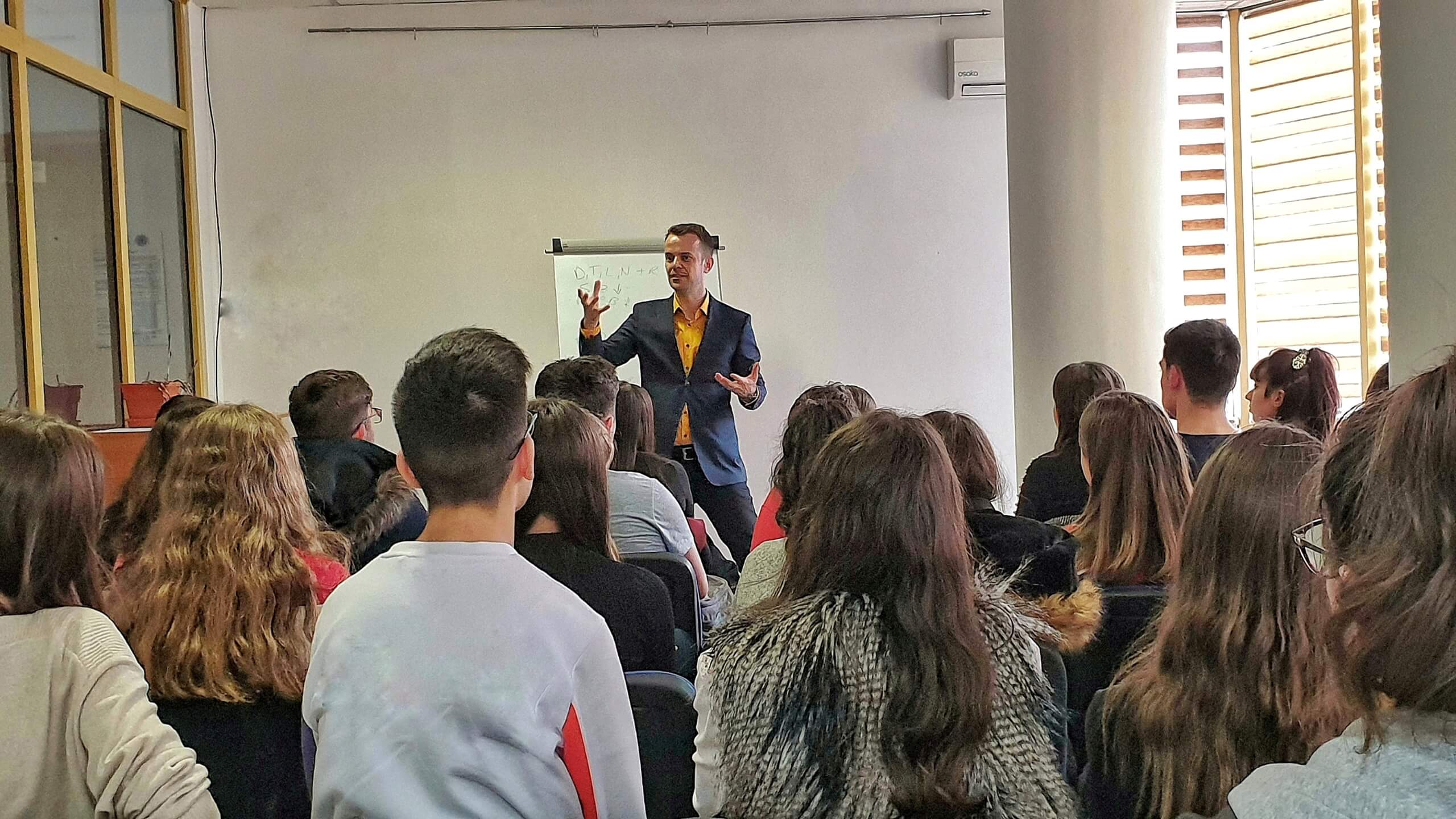 Curs de public speaking - La clasă - Adolescenți - Școala de Dicție